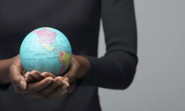 ¿Qué significa la frase "estar en el mundo pero no ser de él"?