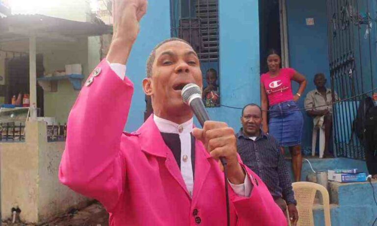 Rabakuku: La túnica solo debe quitarse para ir al Baño