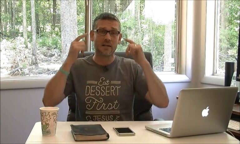 El pastor Greg Locke se propone leer la Biblia en un mes