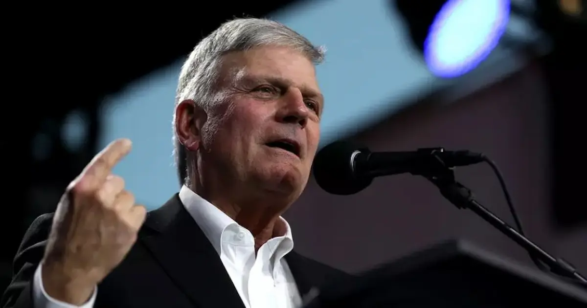 Pastor Graham llama a los estadounidenses a orar por su país